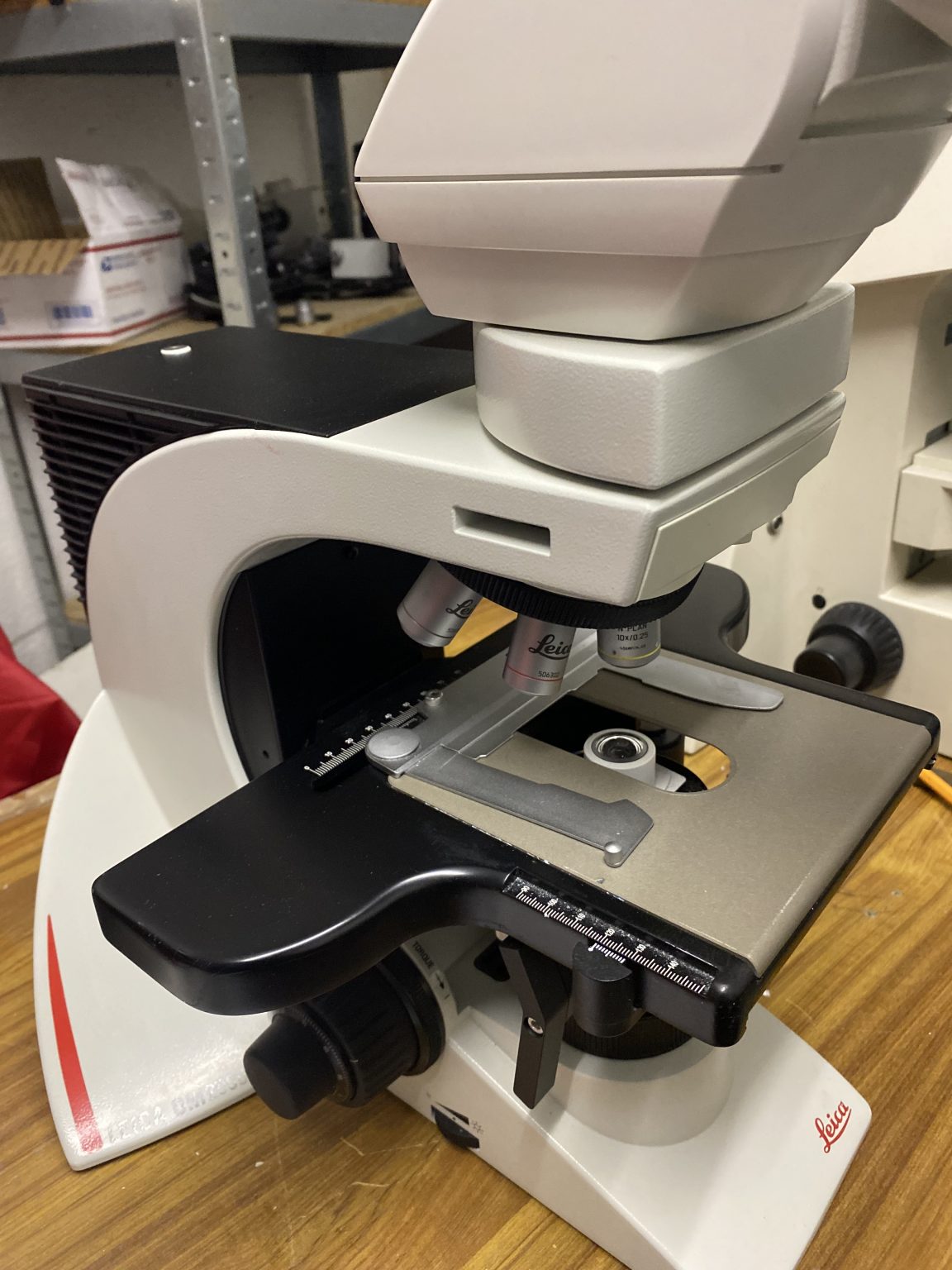 LEICA DM2000 Microscope – medistore-france